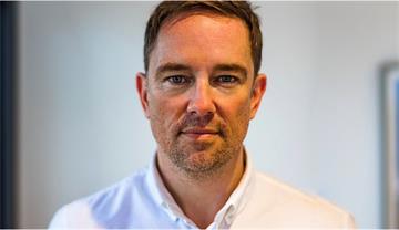 Top broadcaster Simon Thomas to host OUH Staff Recognition Awards ...