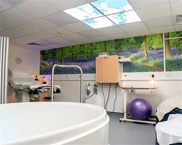 New birthing pool now open at the Horton General Hospital - Oxford ...